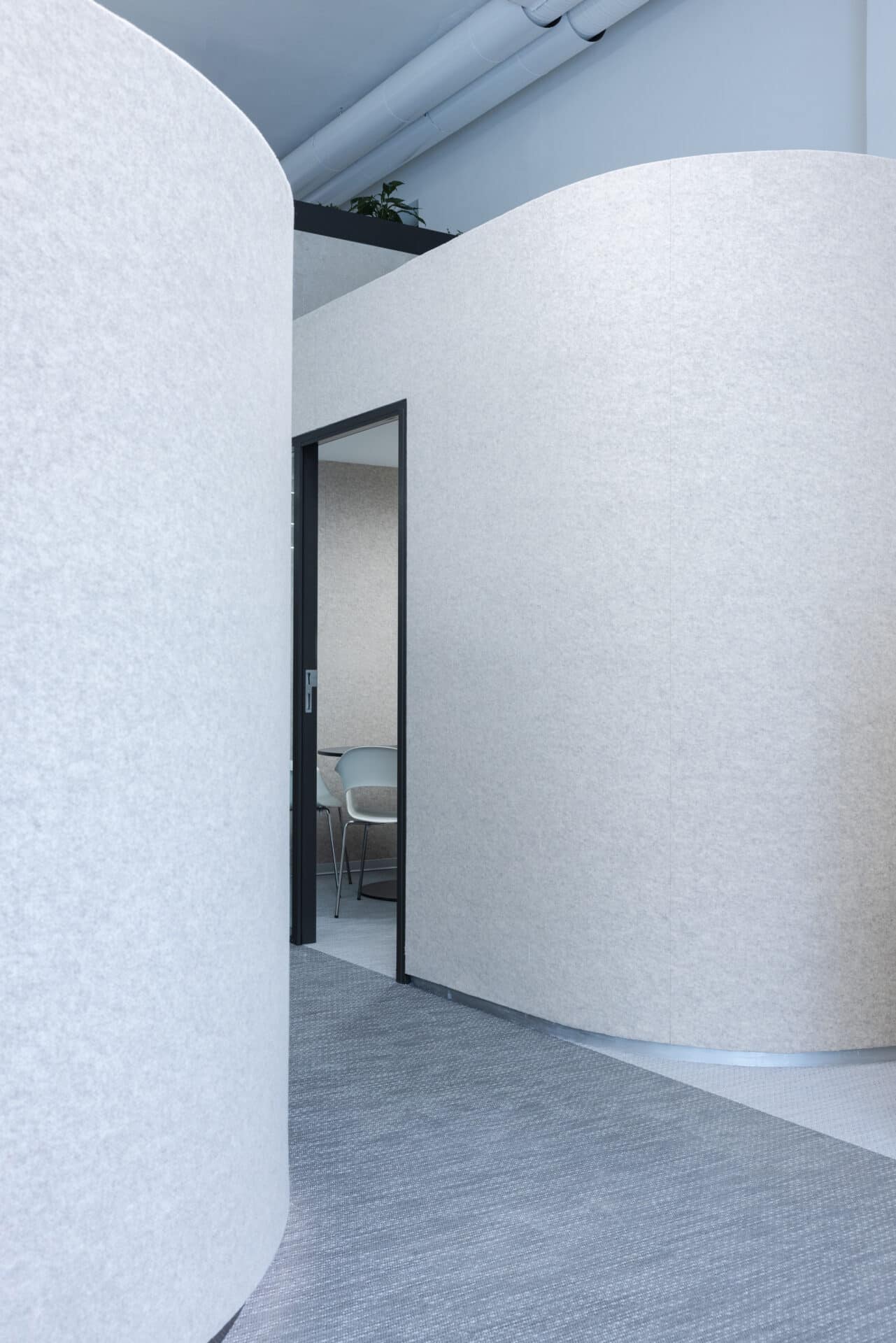 Modern office interior design: flexible and functional